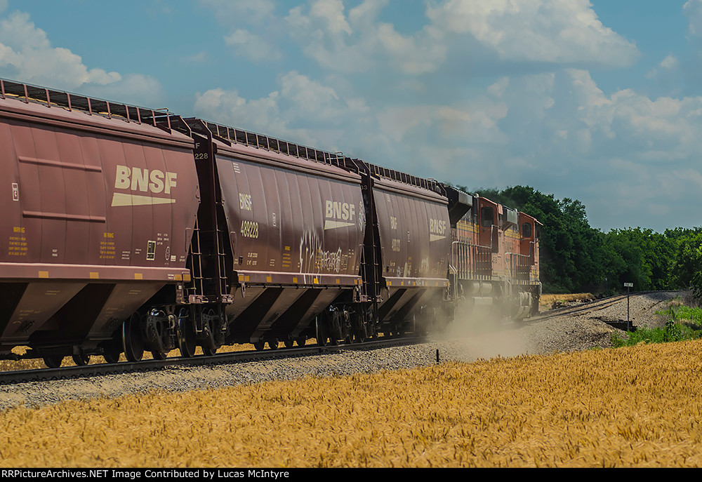 BNSF 7238 eastbound BNSF loaded grain train